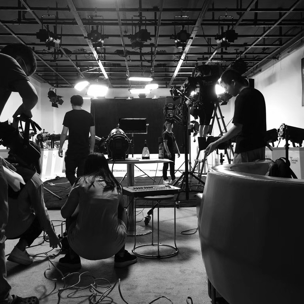 Upgrade your studio light- Get your different lighting fixtures from ...